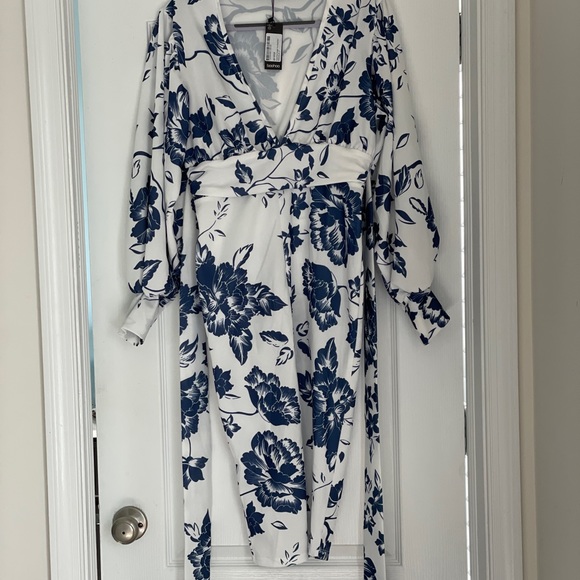 Boohoo | Dresses | Boohoo Blue Floral Plunge Tie Waist Midi Dress ...